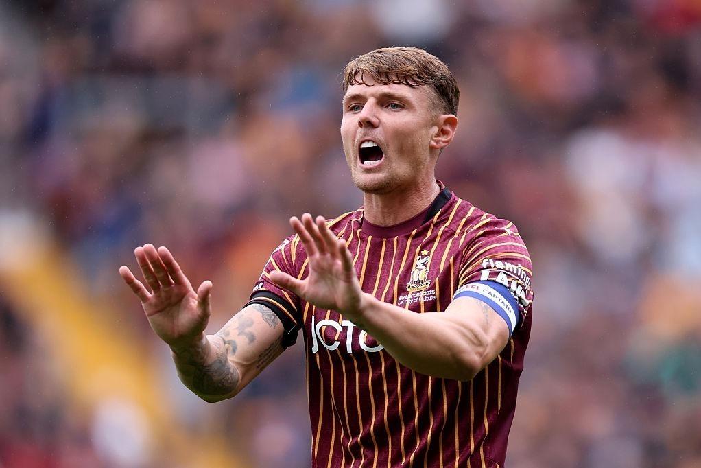Bradford City boss Graham Alexander praises 'old-school' qualities of ...