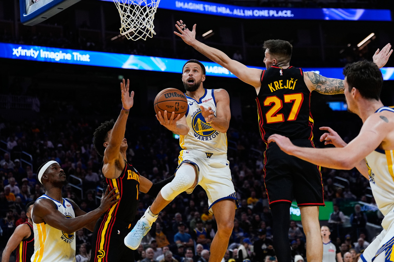 Atlanta s Krejčím v základní sestavě porazila v NBA Golden State