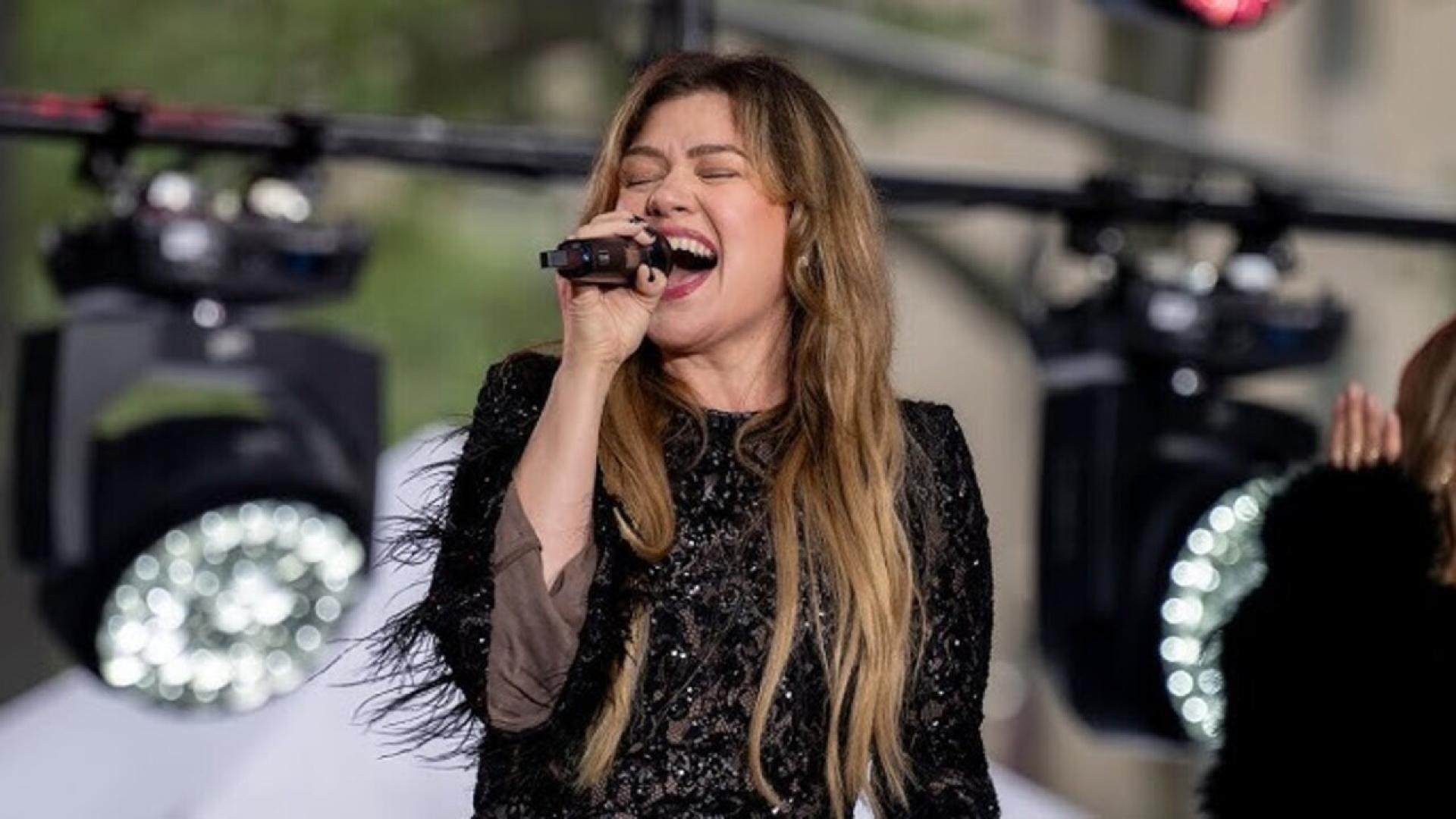 Kelly Clarkson gives rare update on her children after Brandon ...