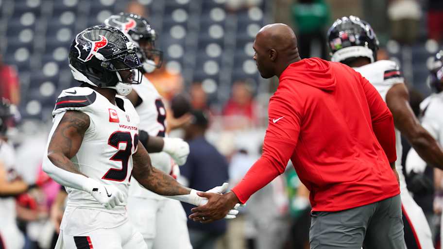 Texans have very obvious vet to bench after MNF blunders