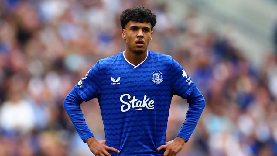 Everton have to keep their young defender around (and let him play)