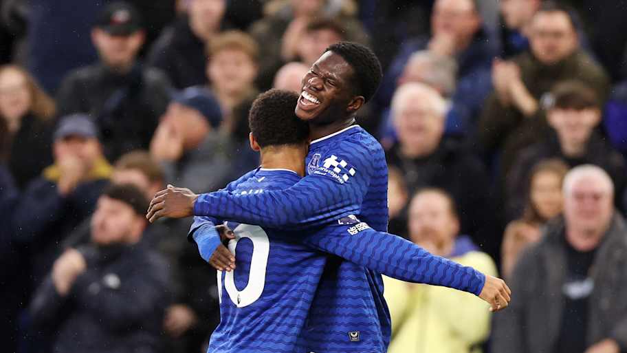 Barry breaks his duck at last as Everton school Sean Dyche's Forest
