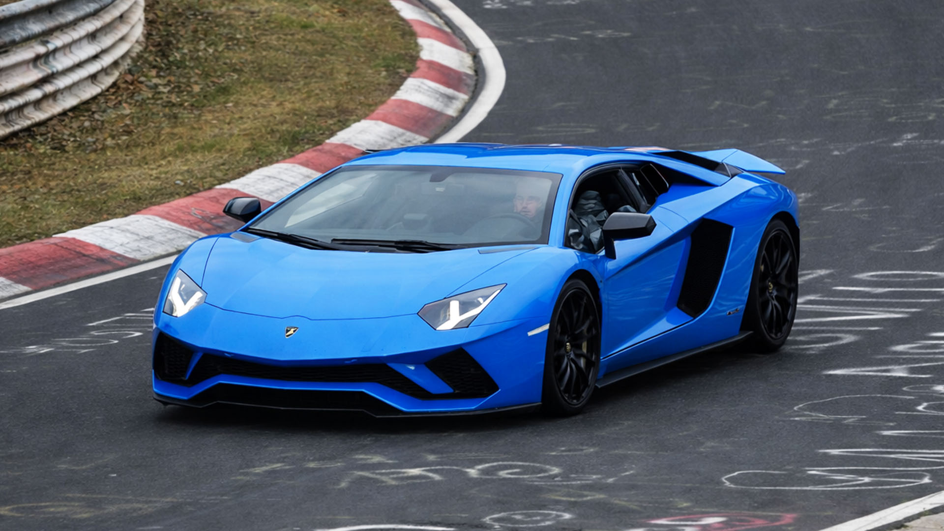 Nürburgring fills up with cars for Carfreitag