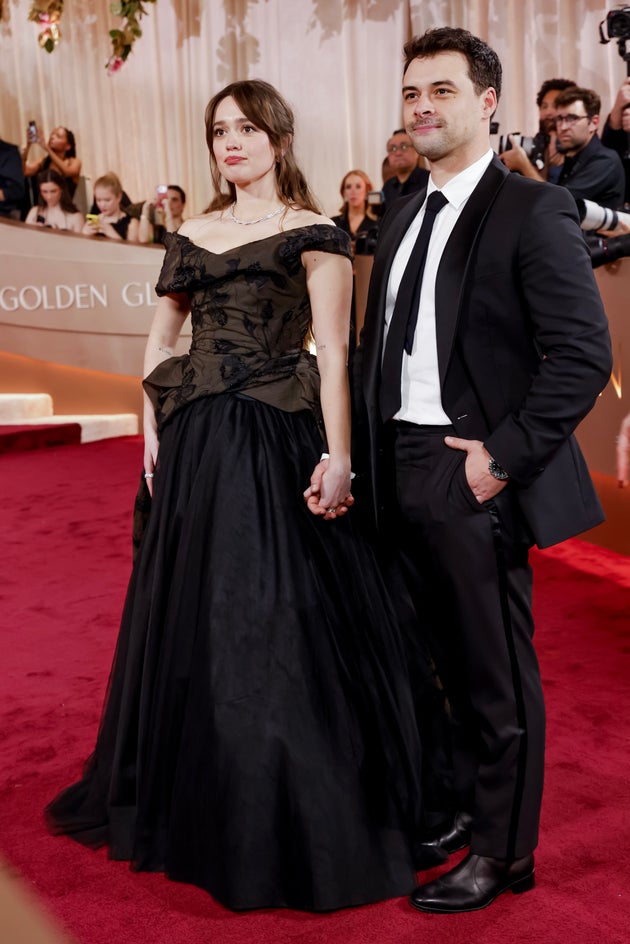 Golden Globes 2026: Aimee Lou Wood walks red carpet with boyfriend Adam ...