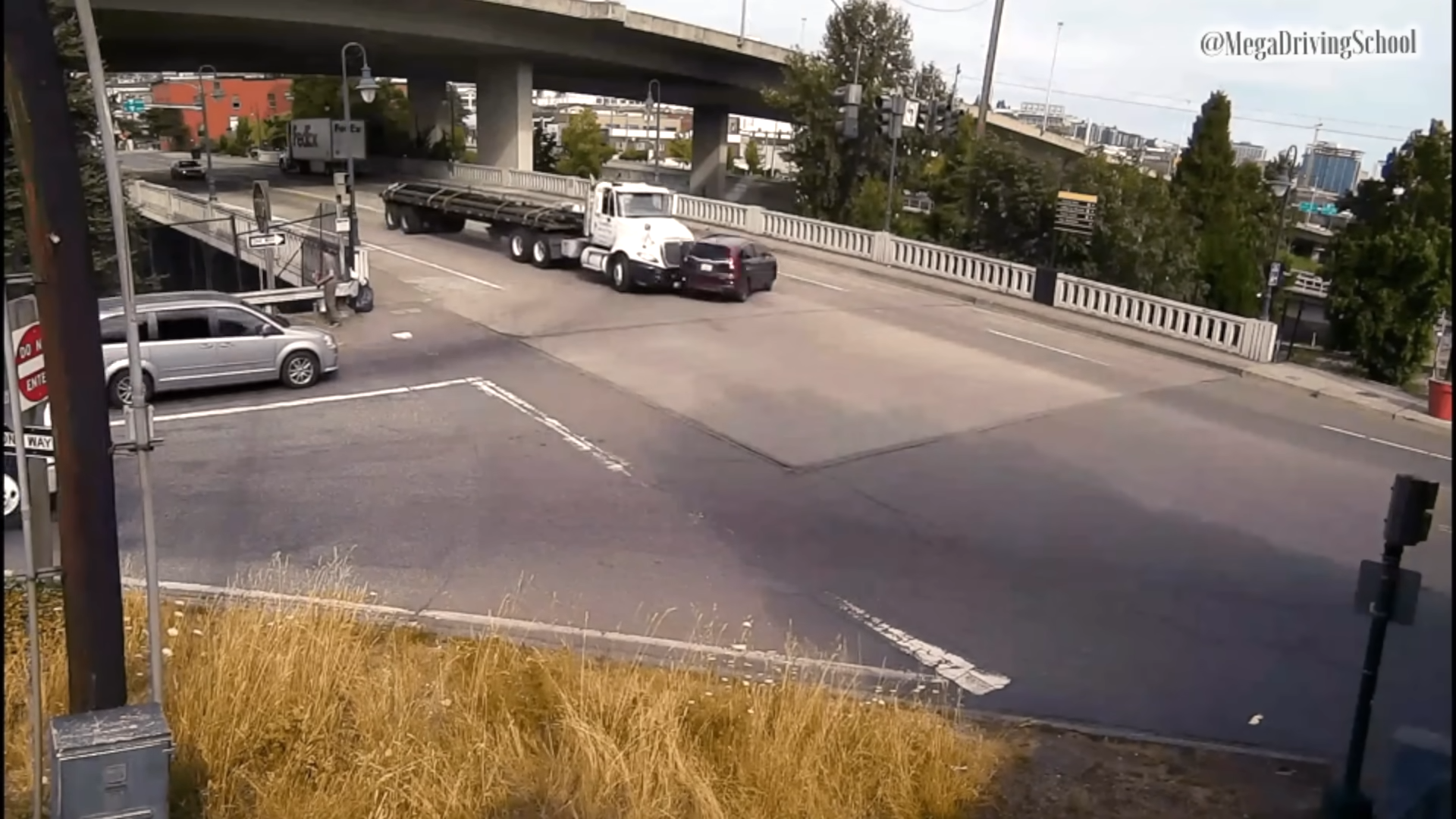 Semi-truck clips car during tight turn at busy intersection