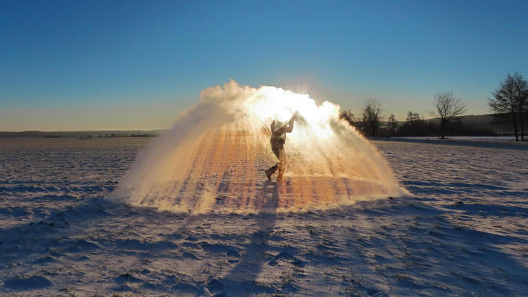 Schneefontänen aus kochendem Wasser im Kreis Gotha