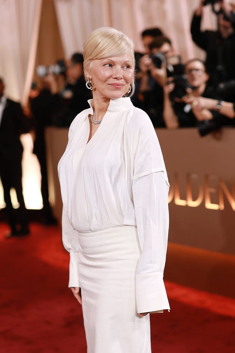 Pamela Anderson debuts icy platinum blonde hair on the Golden Globes ...