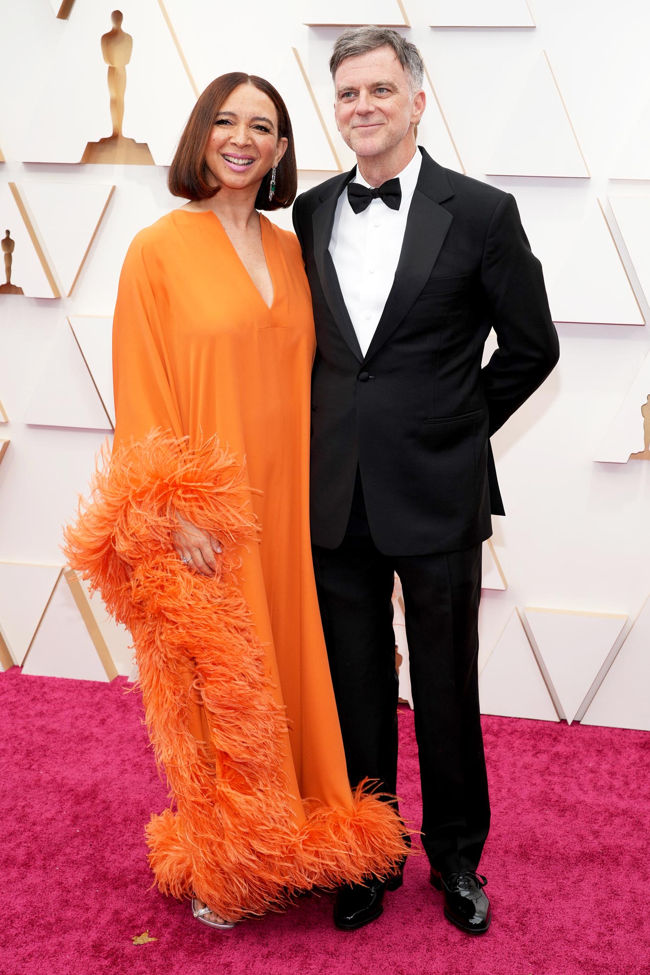 Maya Rudolph kisses partner Paul Thomas Anderson after Golden Globes win