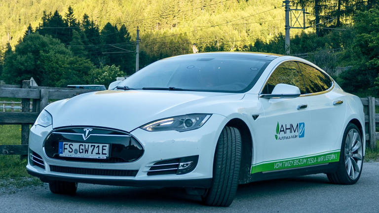 How the 2013 Tesla Model S P85 redefined acceleration