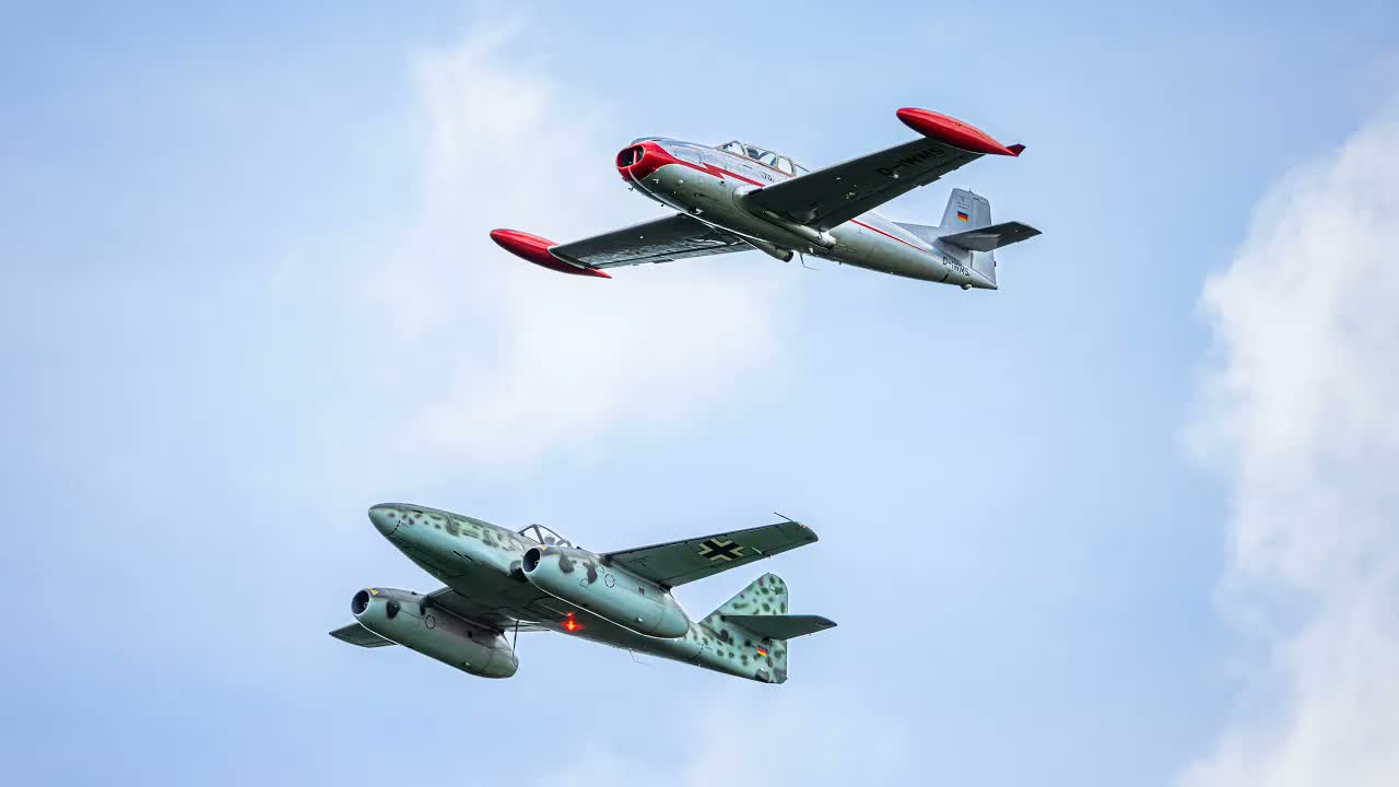 This shouldn't be possible anymore - two legendary jets share the sky