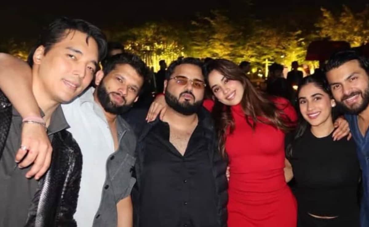 Janhvi Kapoor's boyfriend Shikhar Pahariya makes a cute cameo in her ...