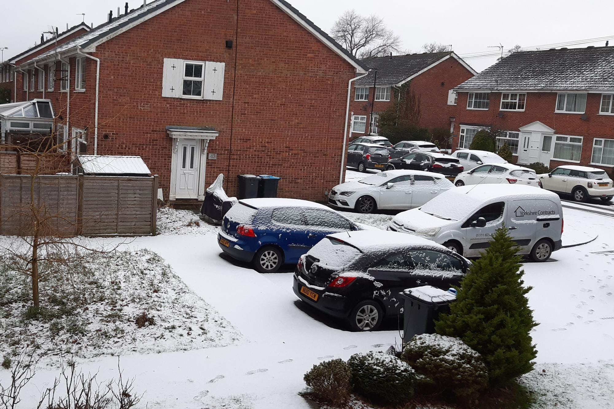 Harrogate residents get a hint of Storm Goretti with real snow at the ...