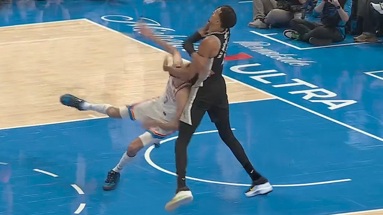 You can feel the tension... - Wemby vs Chet is getting worse