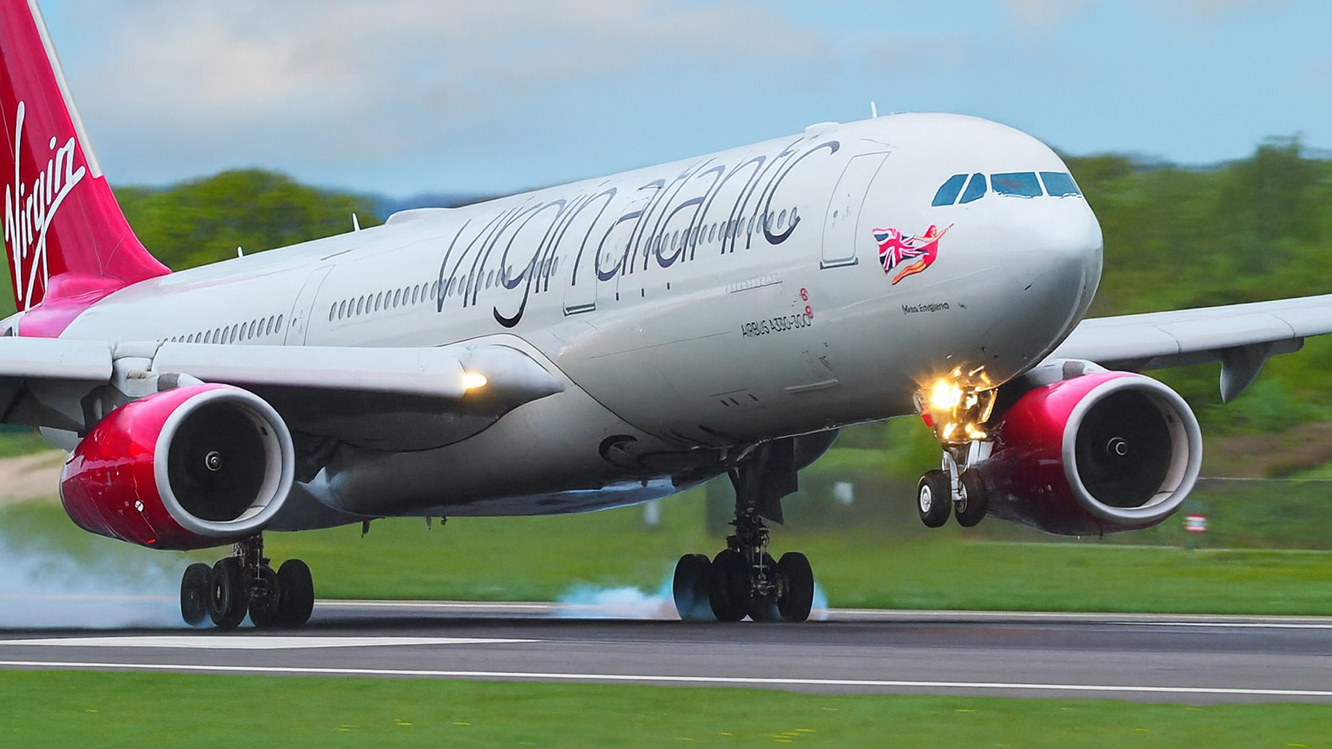 Passenger plane makes a very smooth landing