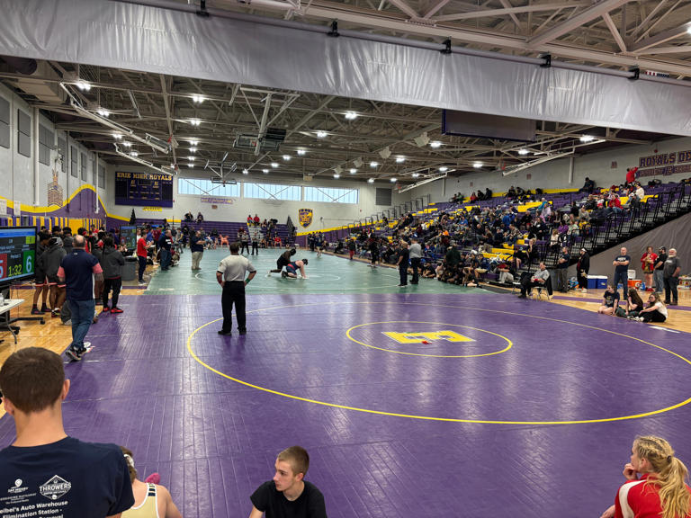 Voting open for D-10 high school boys, girls wrestlers of the week