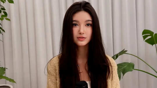 Former NewJeans Member Danielle Holds FIRST Live After Suspension ...