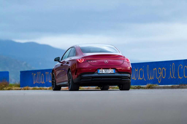 Mercedes-Benz CLA elettrica 2026: vincitrice del Car of the Year con ...