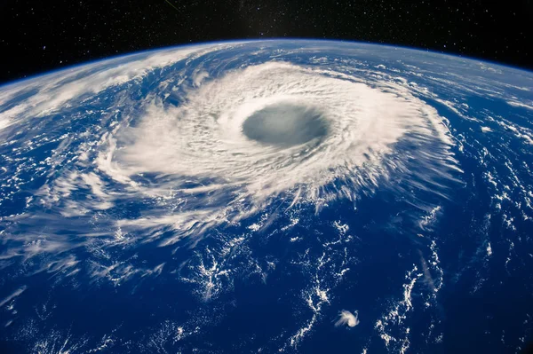 When space measured a tsunami, the ocean looked different
