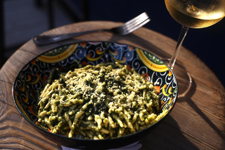 Commentary: A favorite Palisades restaurant rises again in Venice, with ...