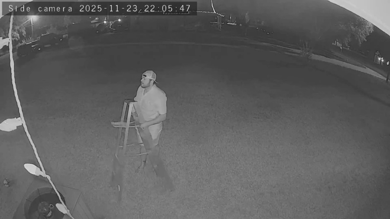 Christmas lights domino effect around a house in El Campo, Texas ...