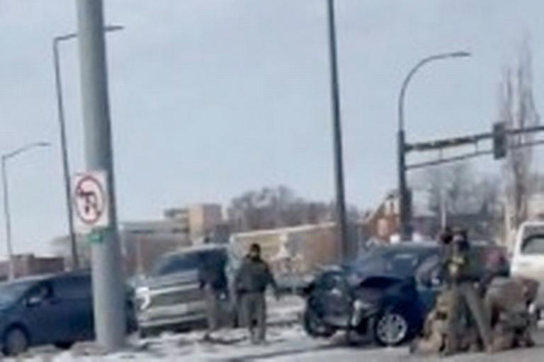 Harrowing video appears to show ICE arrest as woman screams 'Don't ...