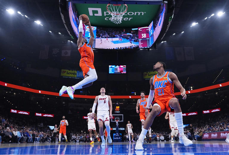 Why is Jalen Williams wearing heated glove on bench? Thunder star ...