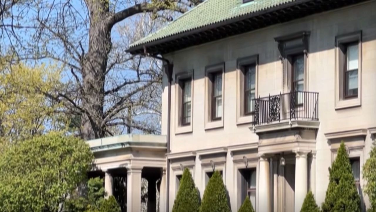 Jury selection in Dr. Hoover murder trial; GM moves into new ...