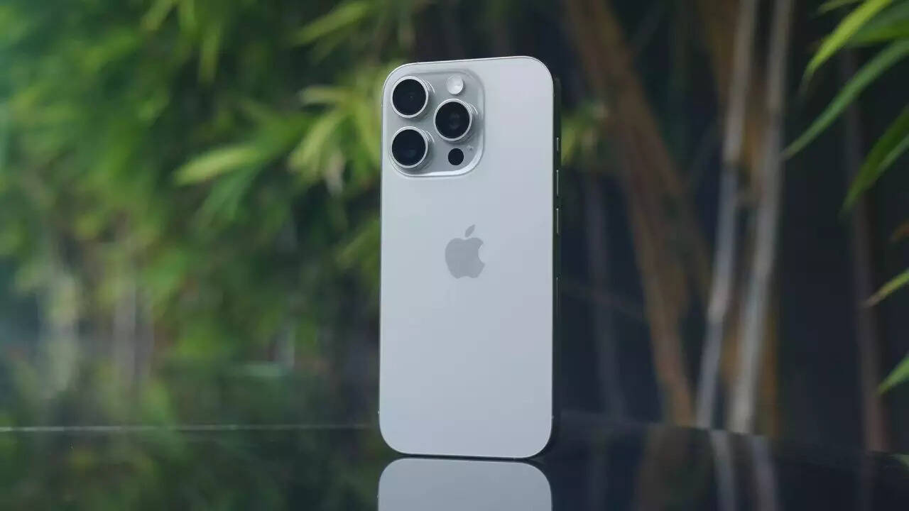 Apple warns iPhone users of serious security risk, asks millions to ...