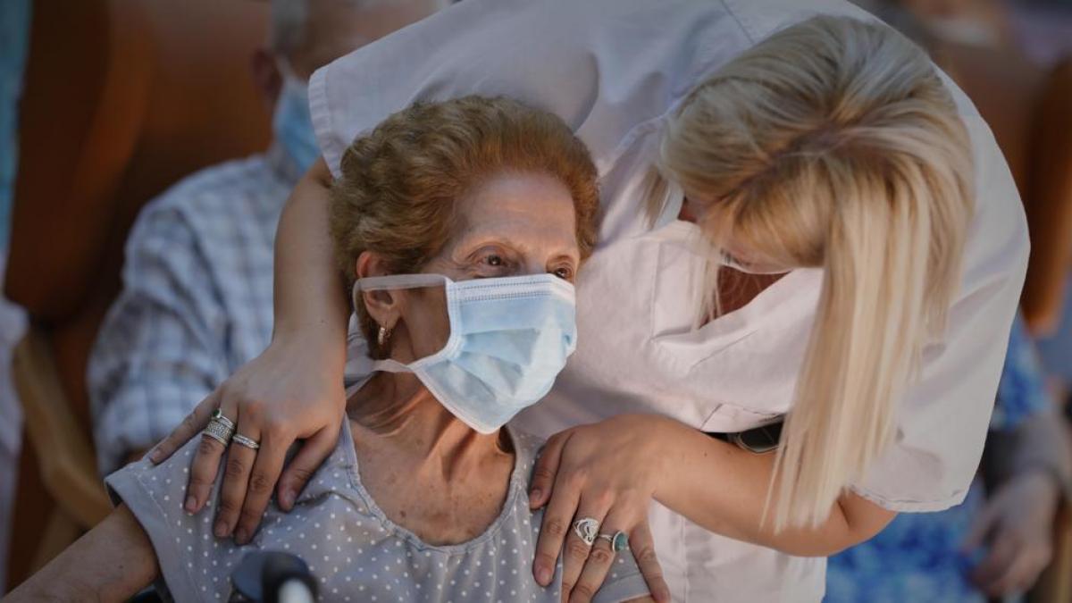 El gobierno de Ayuso desvió 61 millones de las residencias a pagar ...