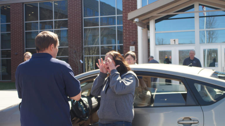 High school students fix up cars, then hand the keys to single mothers