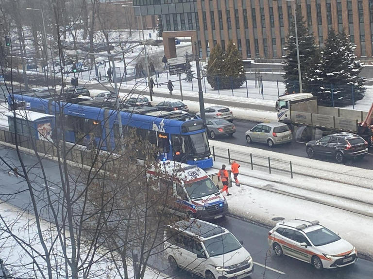 Agresywna pasażerka w krakowskim tramwaju. Ruch MPK musiał zostać ...