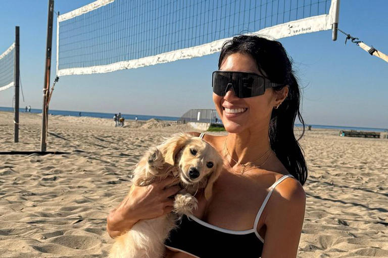 Woman who 'hated' long fingers now earns £1.8k a day as sought-after ...