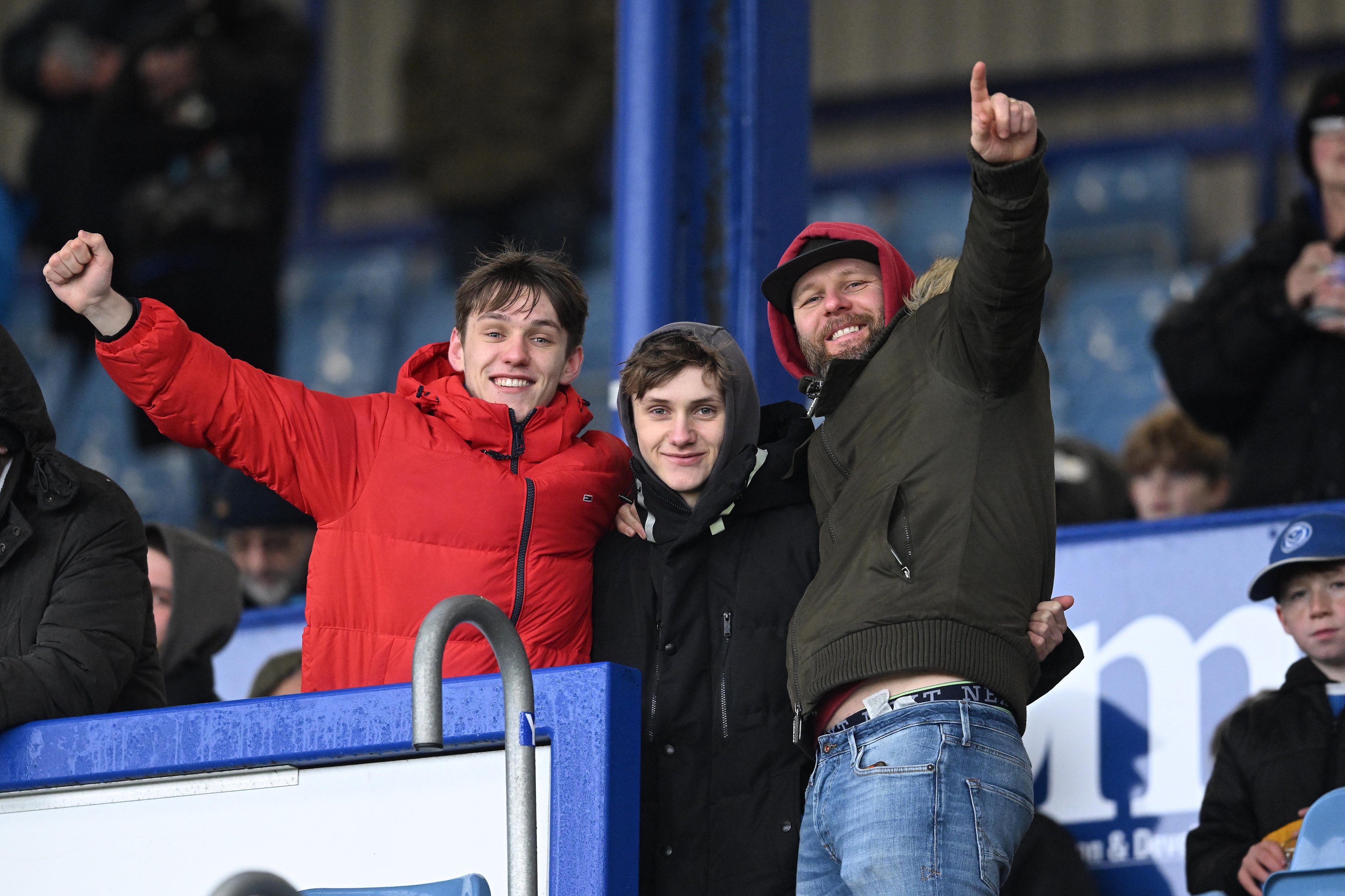 65 fabulous photos of valiant Portsmouth faithful at Fratton Park in FA ...