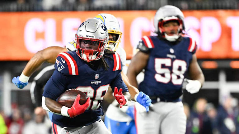Former Oklahoma running back powers Patriots to wild card win
