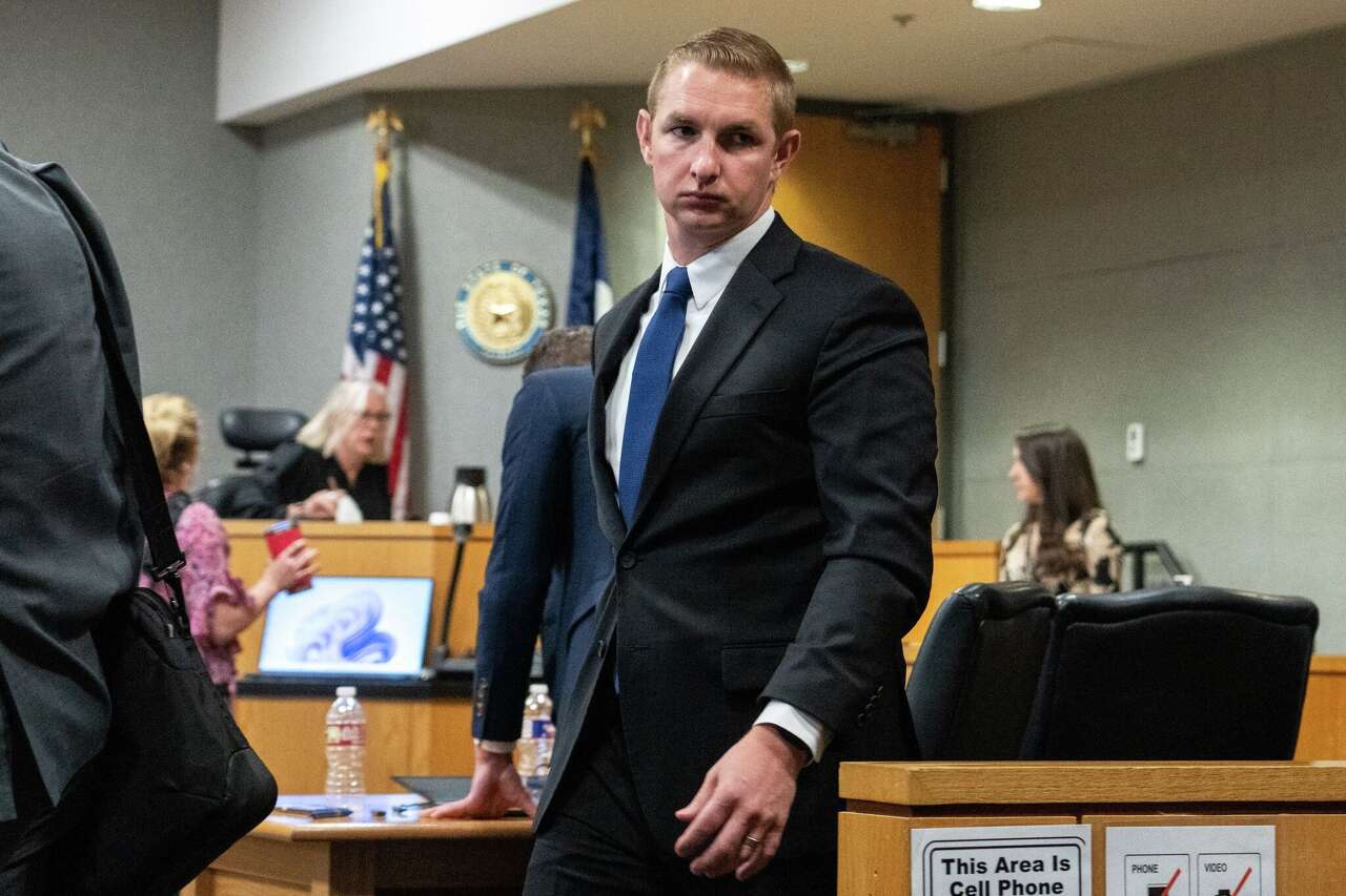 Former Austin police officer Christopher Taylor sues chief to get his ...