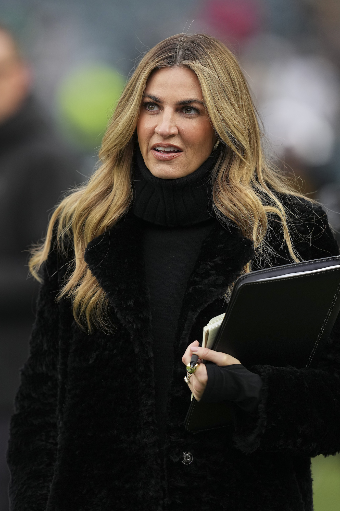 Erin Andrews' fur coat goes viral during 49ers vs Eagles game: 'Mesmerized'