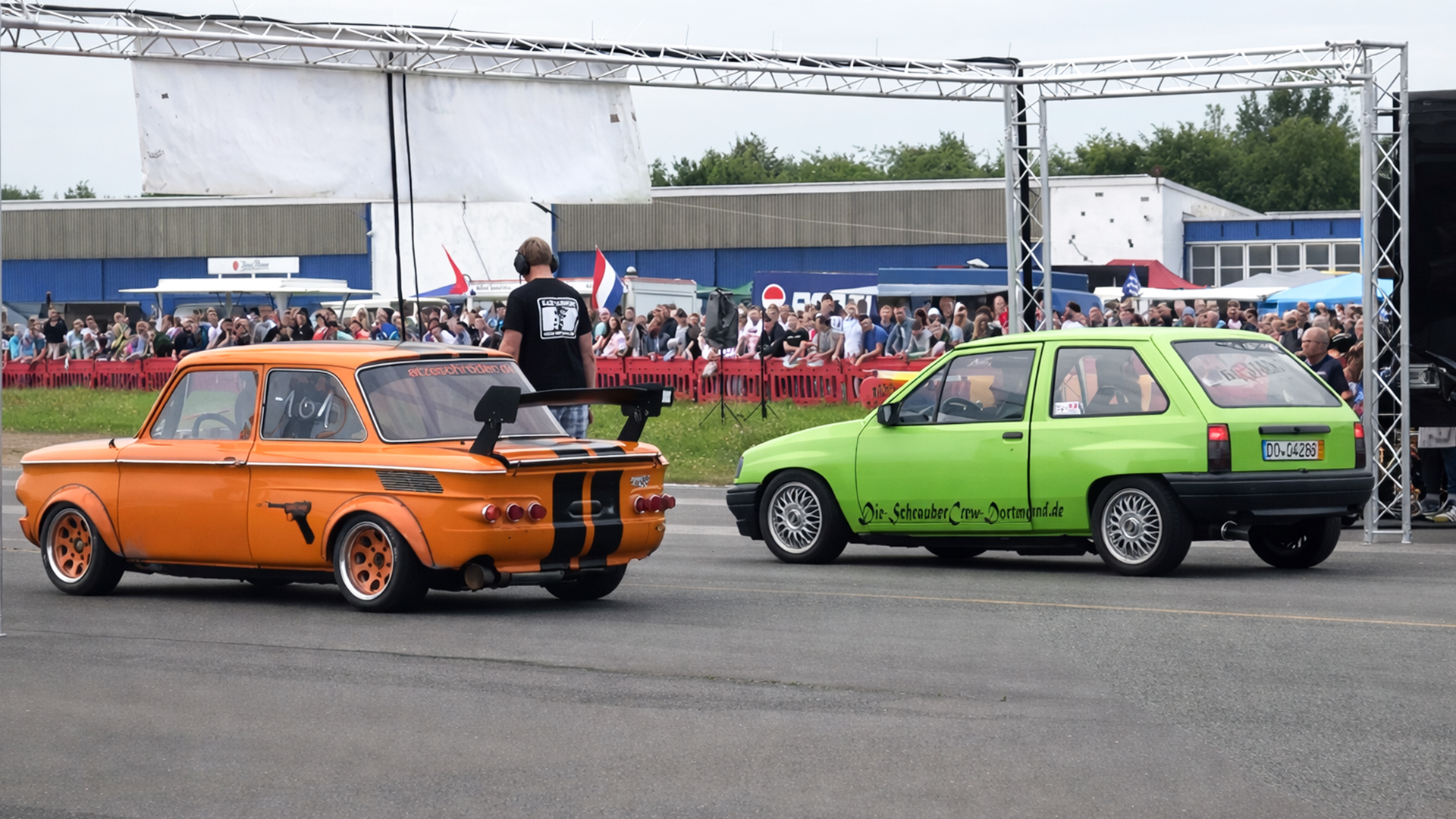 Classic BMW 3 series shows power in drag race
