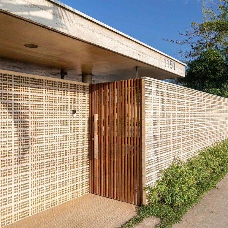 5 model pagar roster terbaru untuk hunian modern