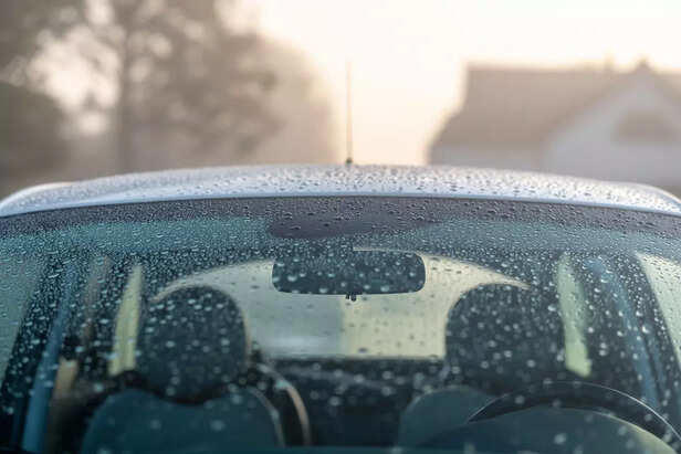 5 easy tips to prevent fog and dew on car windows while driving at night