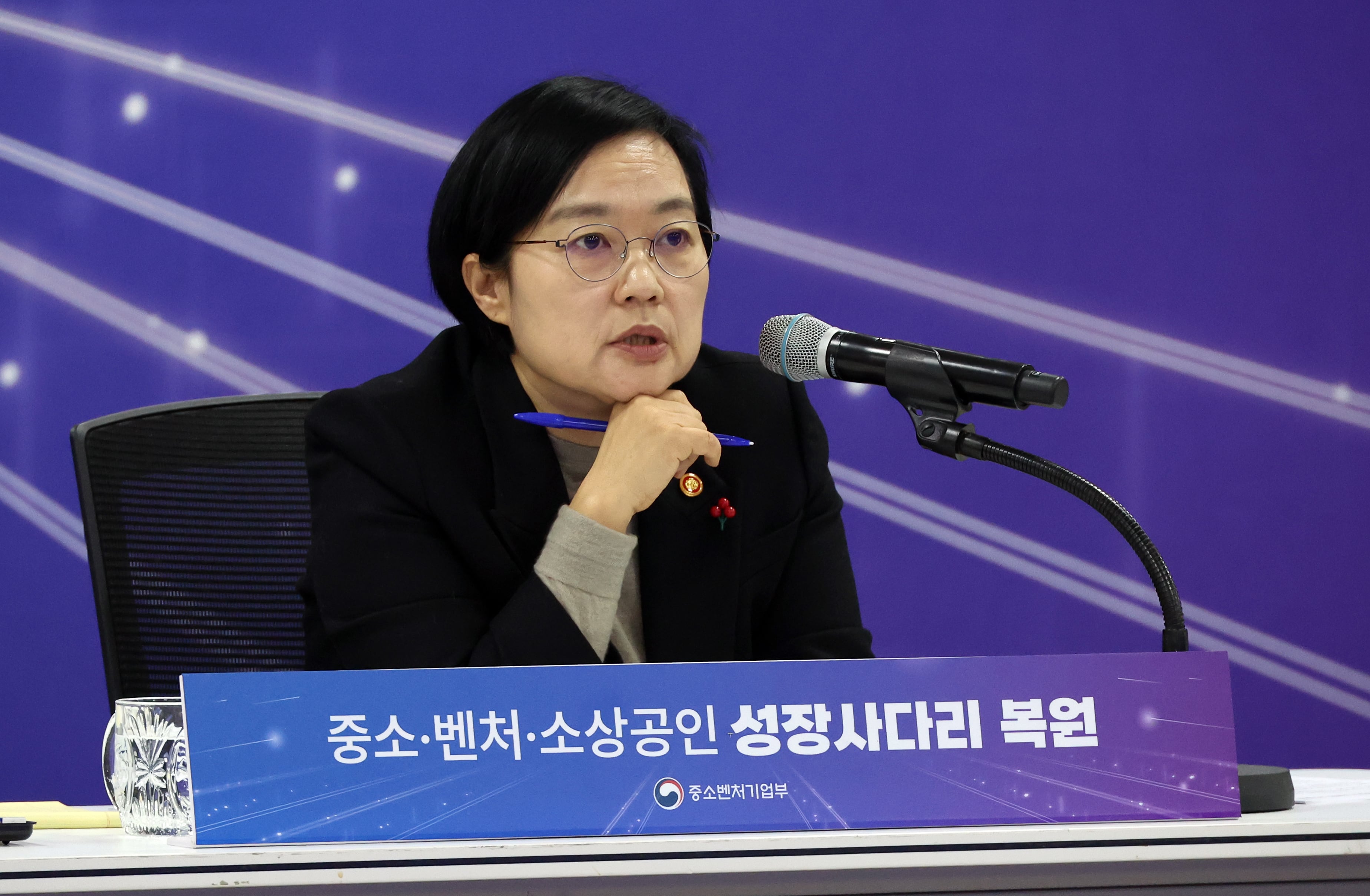 SMEs and startups minister pushes eradication of illegal brokers