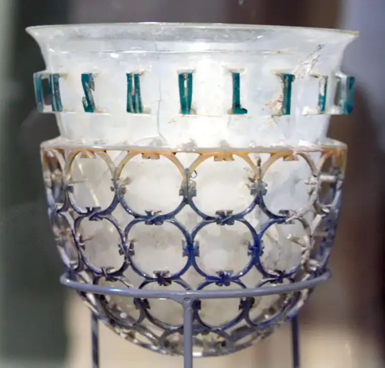 Diatretas: las copas de lujo de Roma que escondían el sello de su taller