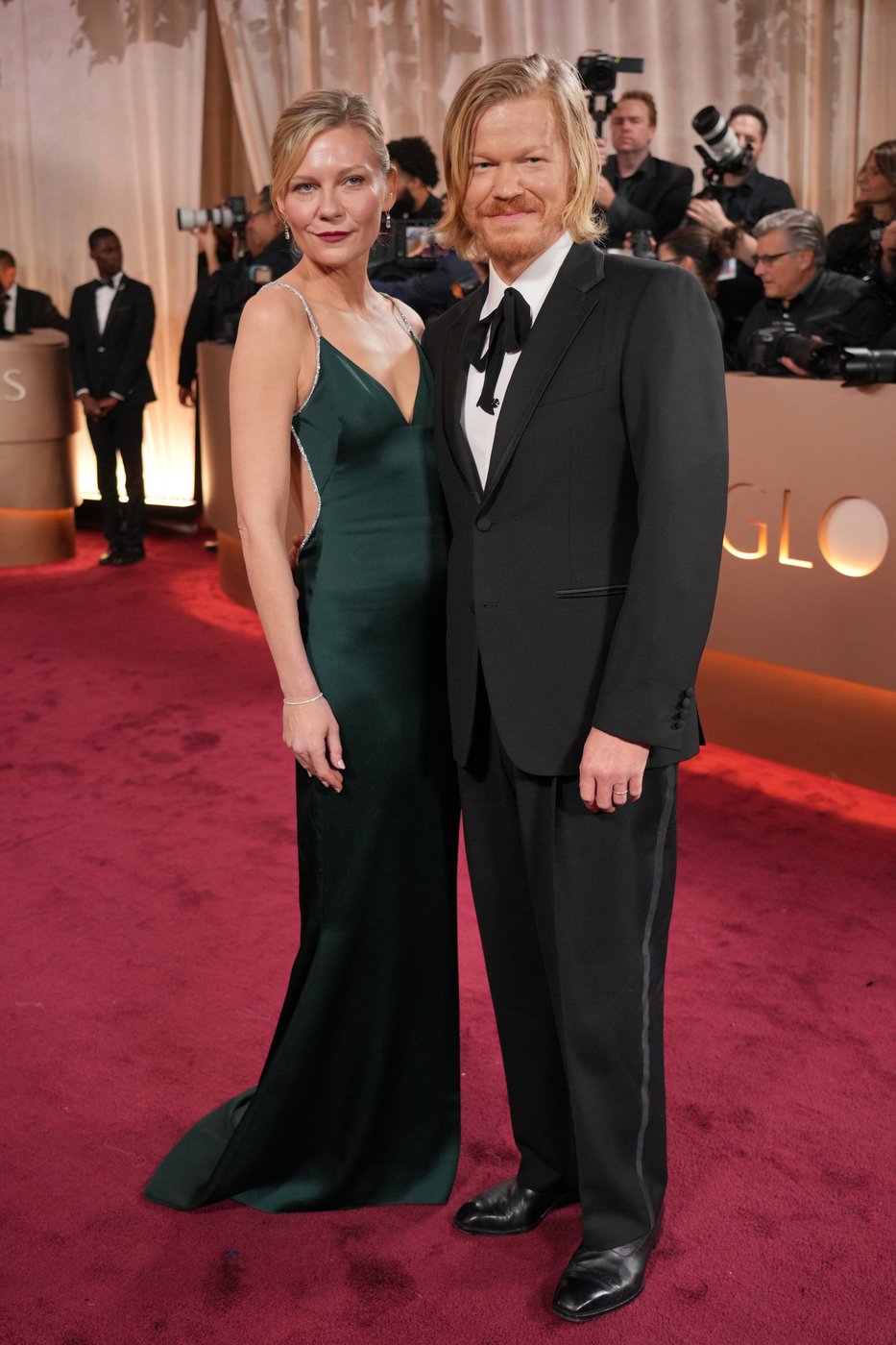 Inside the Golden Globes: The reunions and moments the telecast didn't show