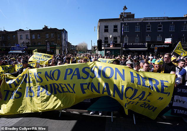 Tottenham fans plan another mass protest against club chiefs