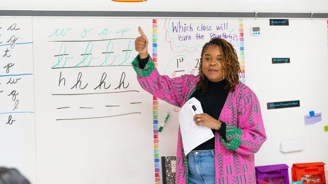 Alexandria club teaches cursive. Should it be taught in DMV area schools?