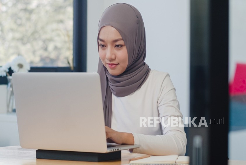 Di antara mesin pabrik dan mimpi mahasiswa, UBSI Kampus Cikarang pilih ...