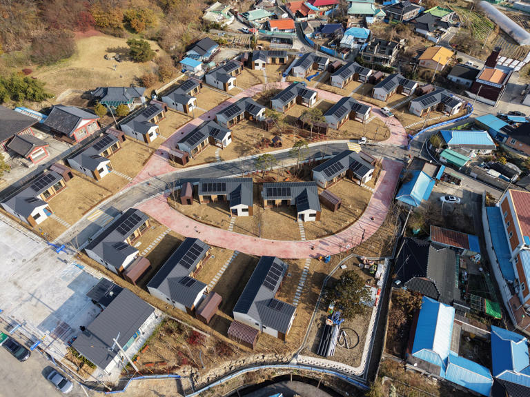 Chungcheongnam-do begins move-in for young farmers' rural housing project