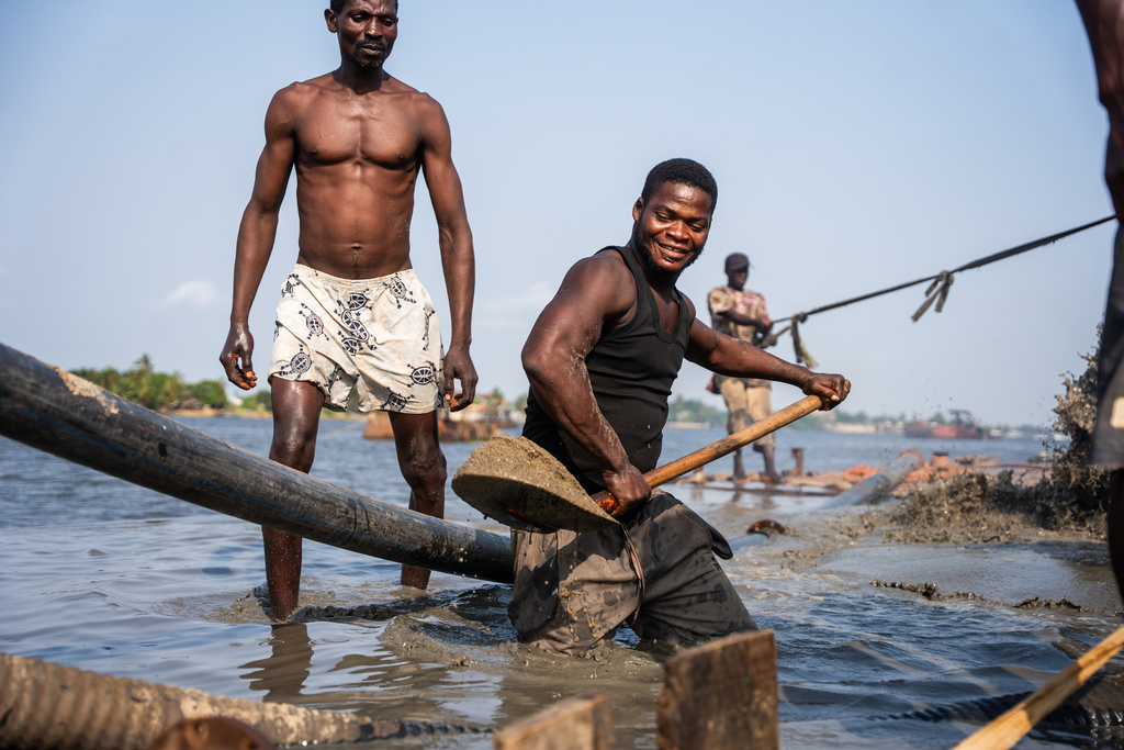 Africa's megacity of Lagos reshapes its coast by dredging and puts ...