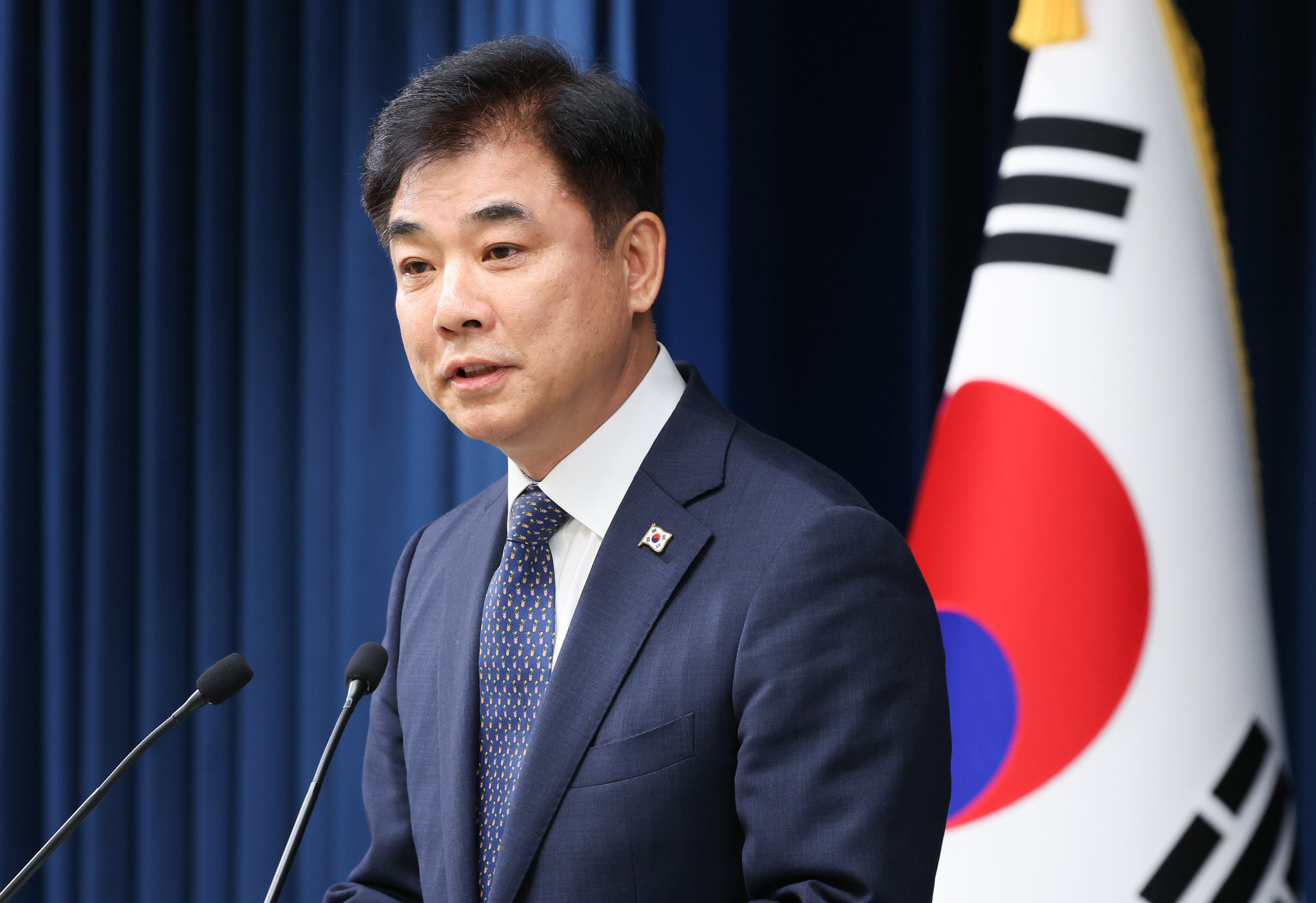 President Lee Jae-myung hosts luncheon with political party leaders