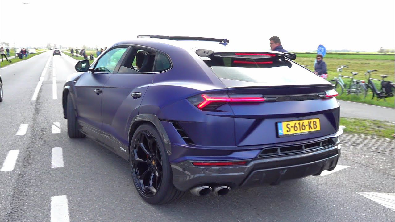 Lamborghini Urus super SUV knalt vol gas over de weg