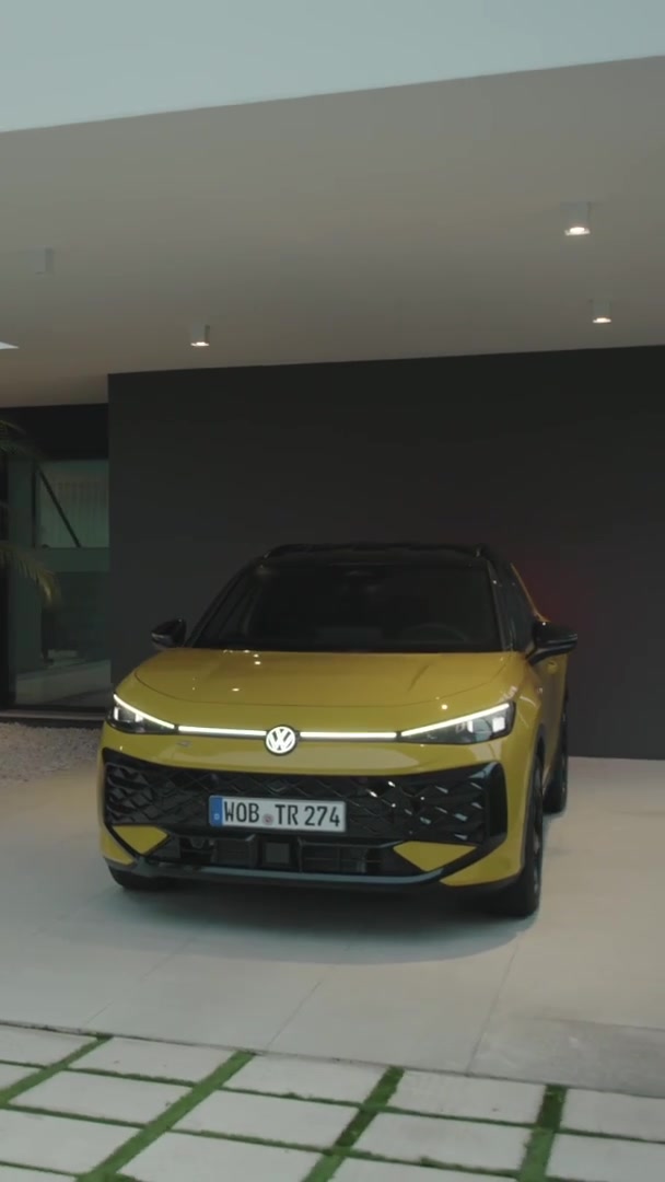 The new Volkswagen T-Roc - exterior design in Canary yellow